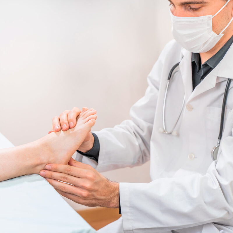 Consulta especializada en reumatología - Dr. Michel Villatoro